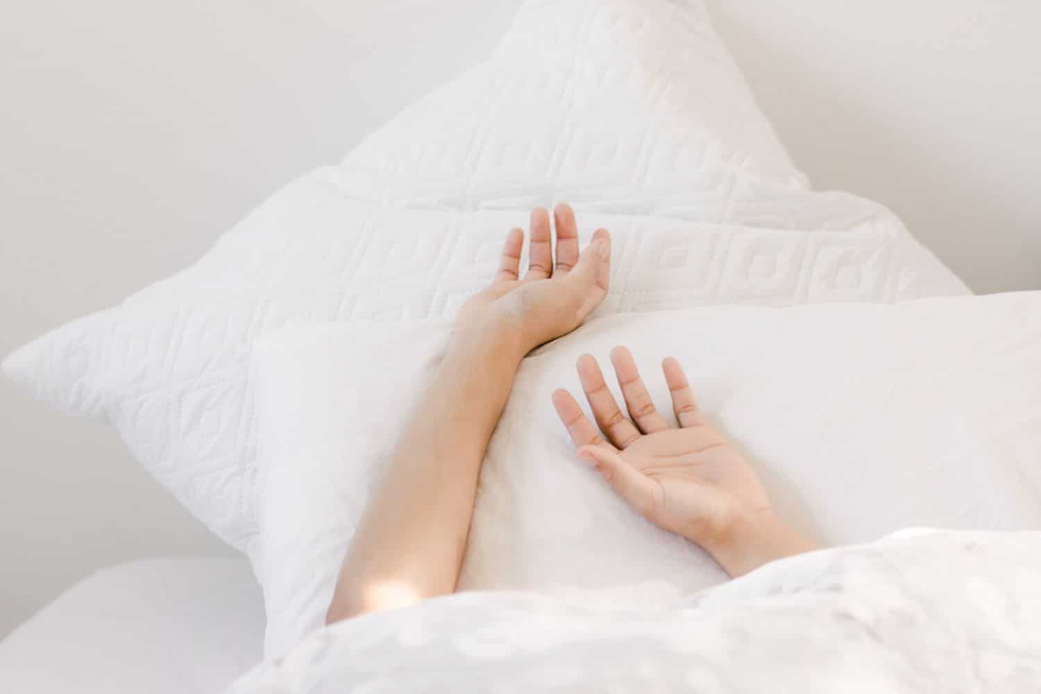 10 Best Beauty Sleep Essentials to Enhance Deep Relaxation